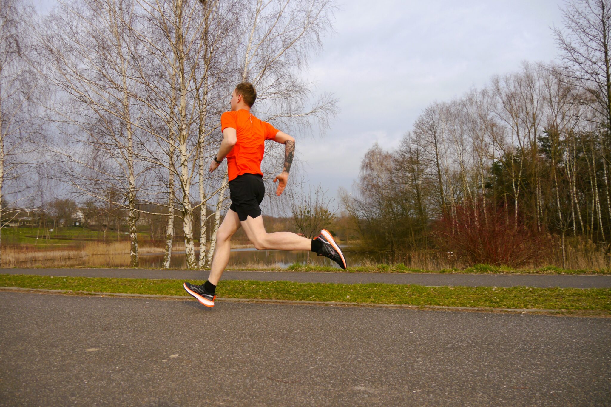 Kiprun KS900 - recenzja stabilnego i amortyzującego buta treningowego ...