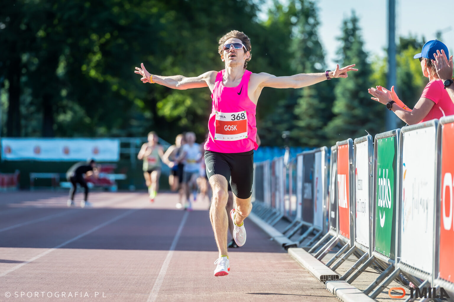 Ogromne emocje i rekordowe wyniki podczas 1Mili w Warszawie - Bieganie.pl