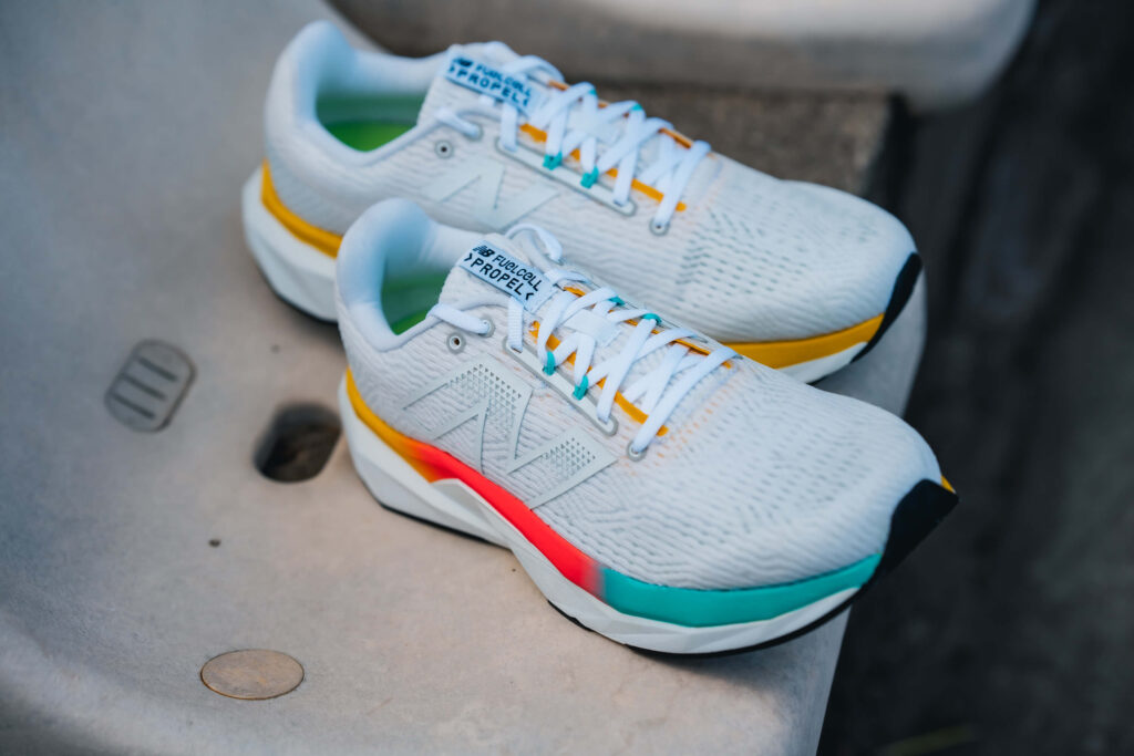 New Balance FuelCell Propel v5 zaskakujący dodatek do biegowej kolekcji ...